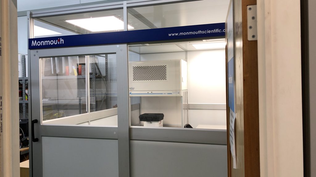 NEW STATE OF THE ART AND SECURED DATA RECOVERY ISO 5 Class 100 CLEAN ...